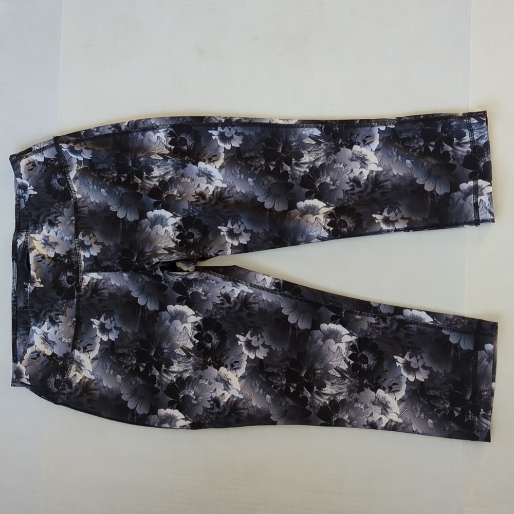 Danskin Now Fitted Dri More Floral Yoga Capri Pants M… - Gem